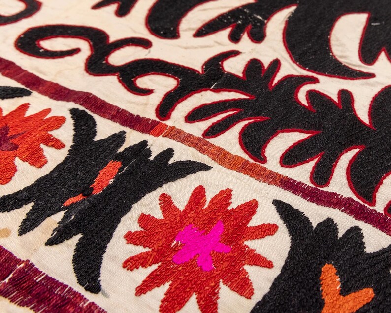 Hand Embroidered Suzani Textile Made of Silk and Linen [4'5x4'75] - Etsy