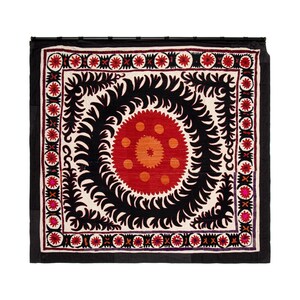 Hand Embroidered Suzani Textile Made of Silk and Linen [4'5x4'75] - Etsy