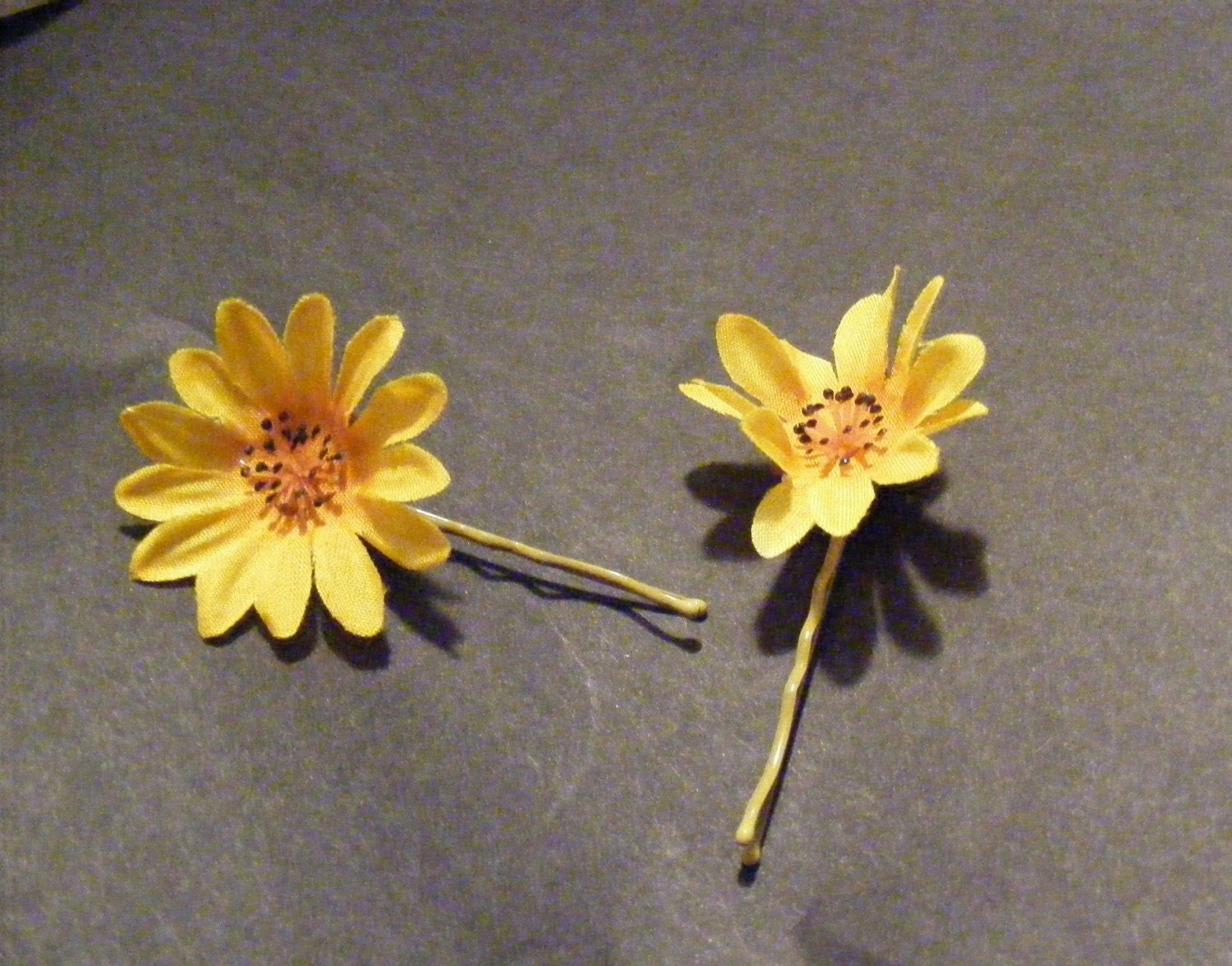 Duo of yellow DAISY hair pins customizable on bobby pins | Etsy