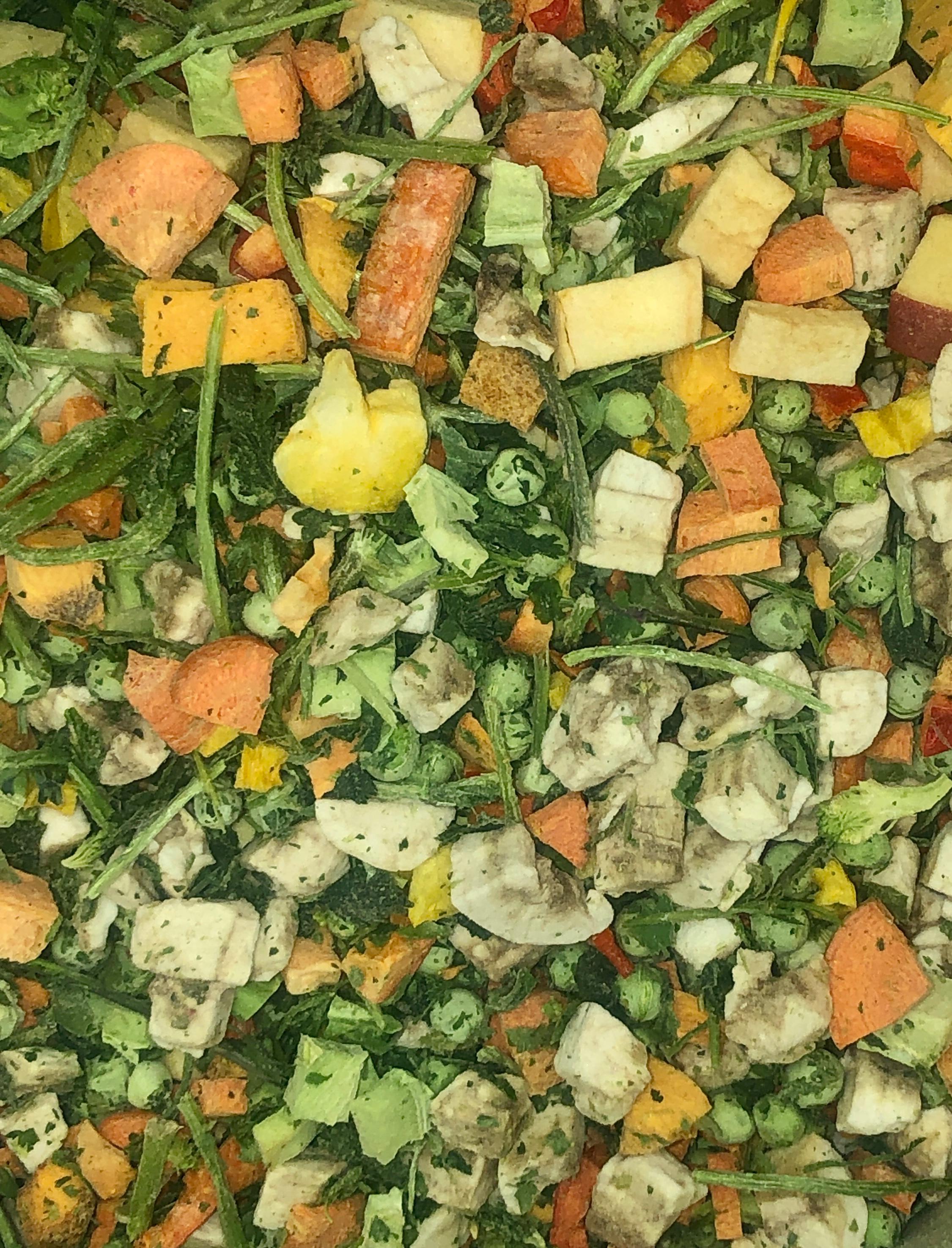 Medium Bird Treats, Freeze Dried Chop for Birds, All Natural Food ...