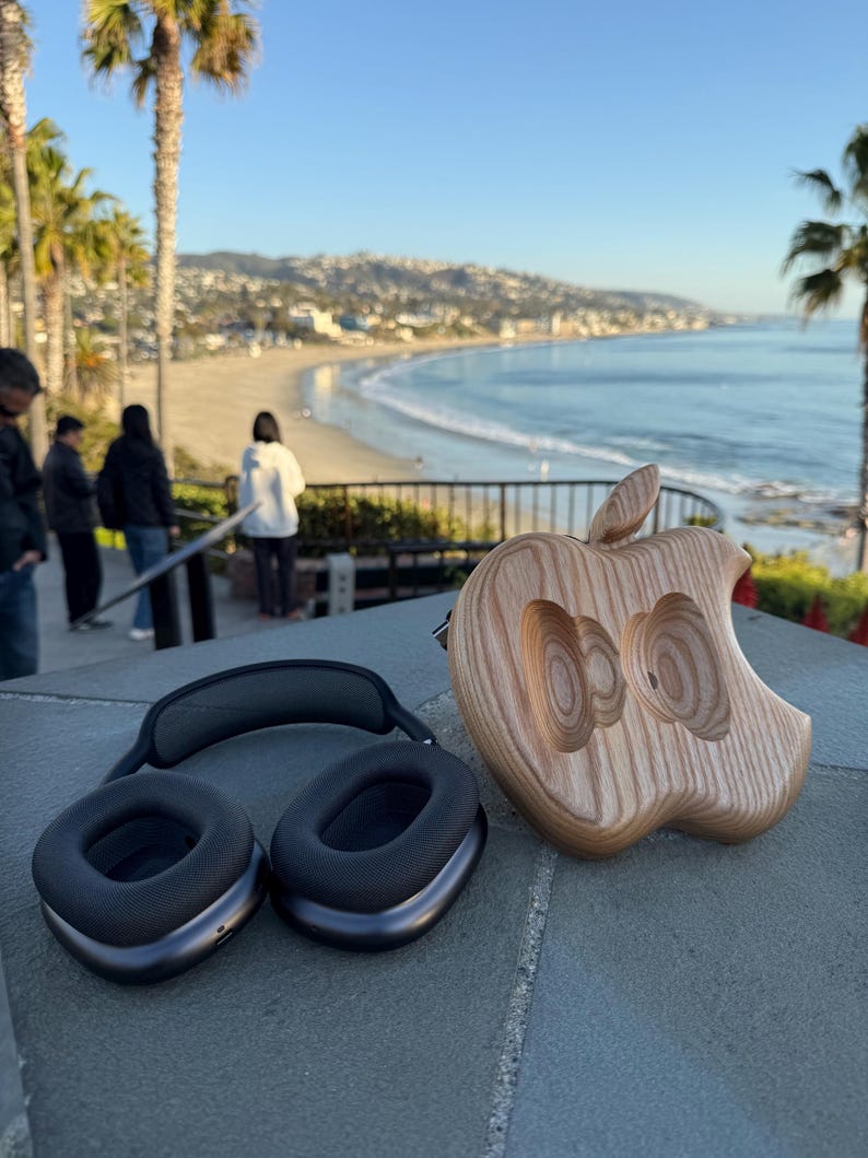 Airpods Max Charging Stand With Built in Magnetic Lightning Charging ...