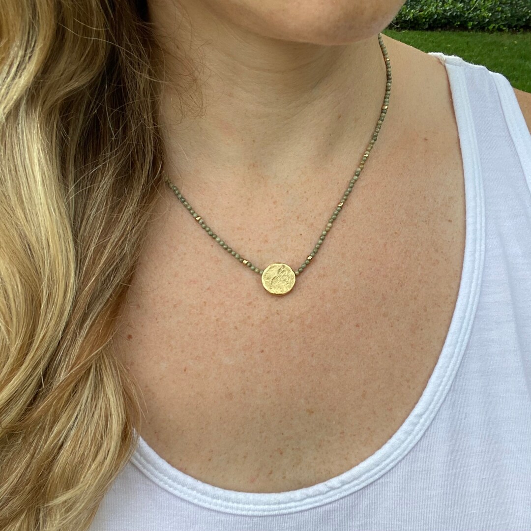 Round Gold Pendant Necklace – Silver Leaf Gemstone Natural Stone ...
