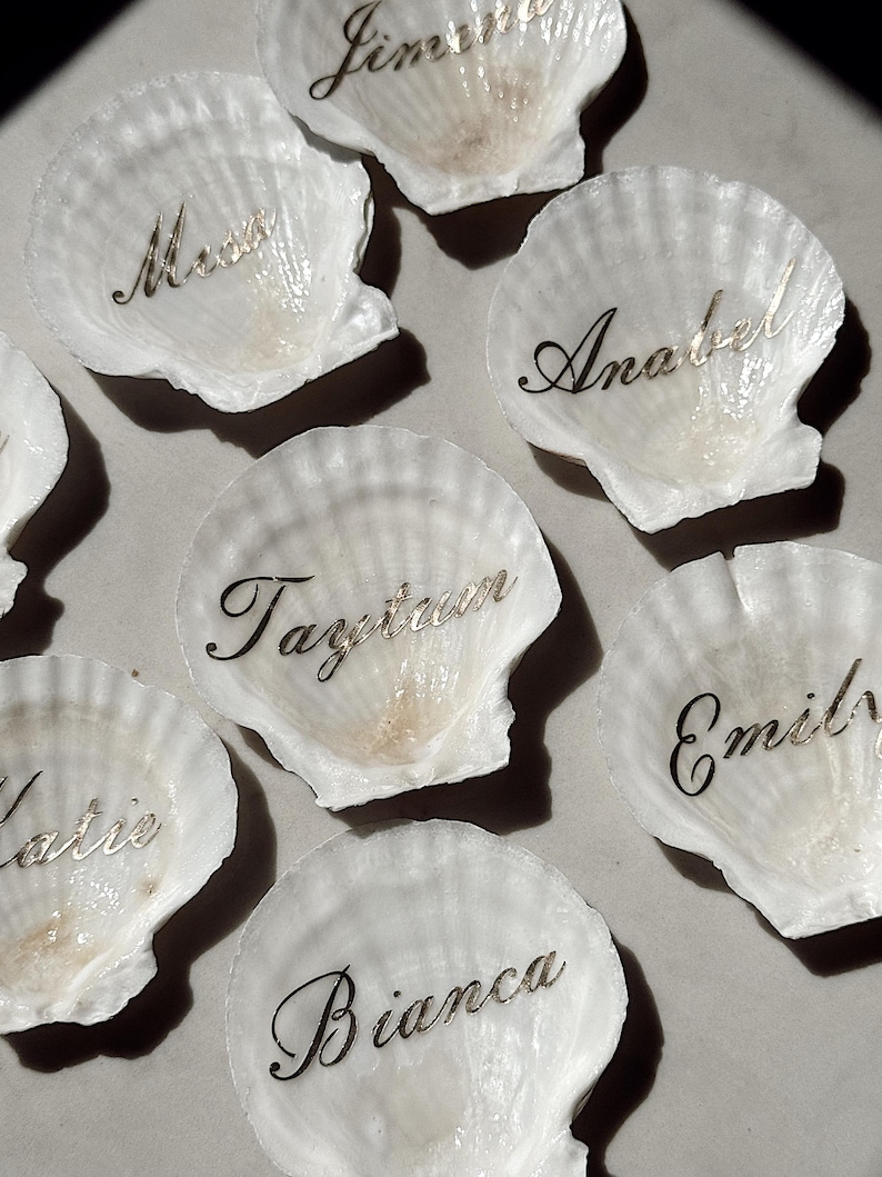Calligraphy Scallop Shell Place Card: Coastal Wedding Table Decor - Etsy