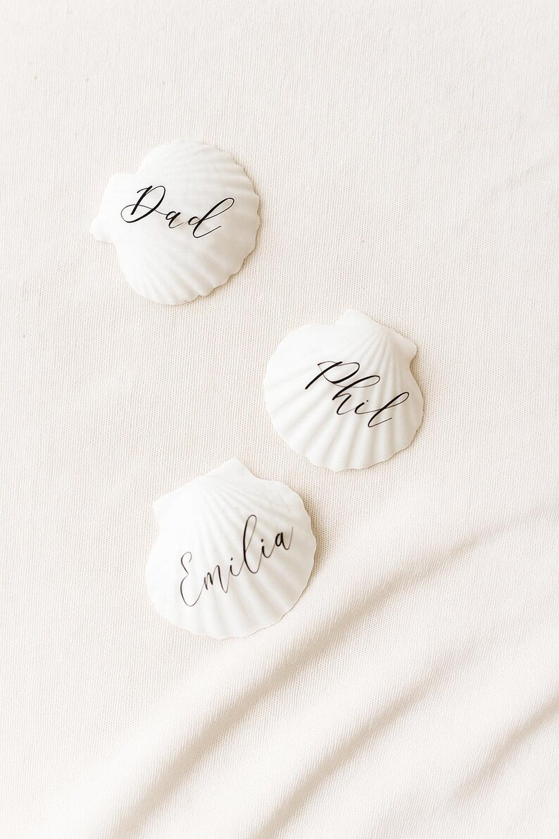 Calligraphy Scallop Shell Place Card: Coastal Wedding Table Decor - Etsy