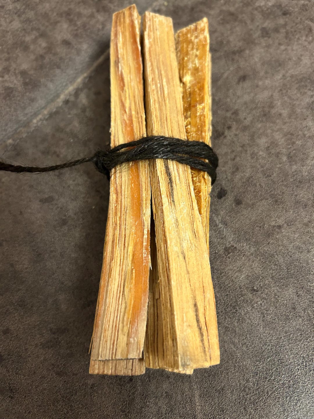 Genuine Fatwood Fire Starting Wood, 6 Pieces Tied With 1 Mtr of Tarred ...