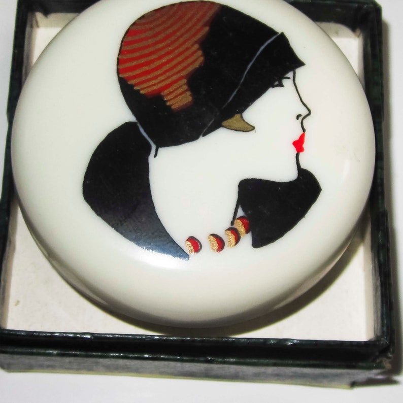 Vintage Bakelite Pill Box / A 1920's Lady With Hat by | Etsy