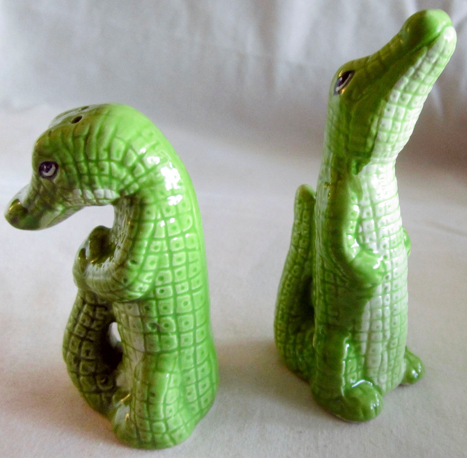 A Vintage Pair of Ceramic Alligator Salt and Pepper Shakers - Etsy