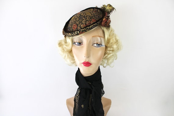 50s Tilt Brocade Hat Black & Gold Metallic Silk Flowe… - Gem