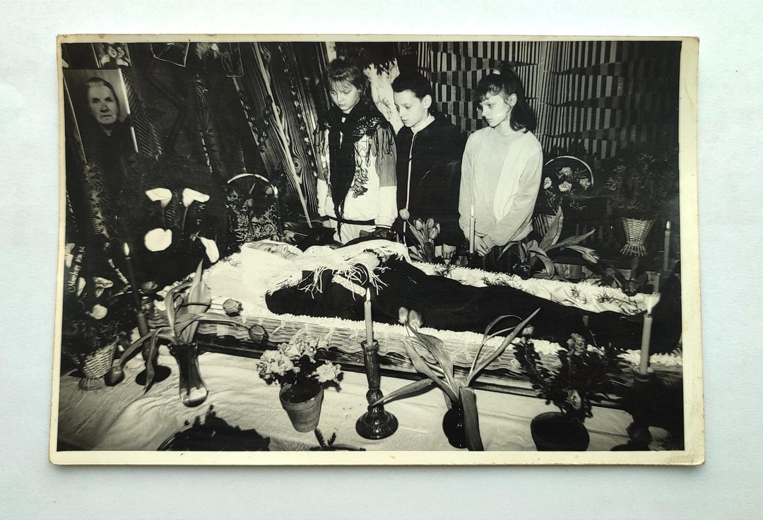 Mourning for Dead Funeral Ceremony Original Vintage Photography Women ...