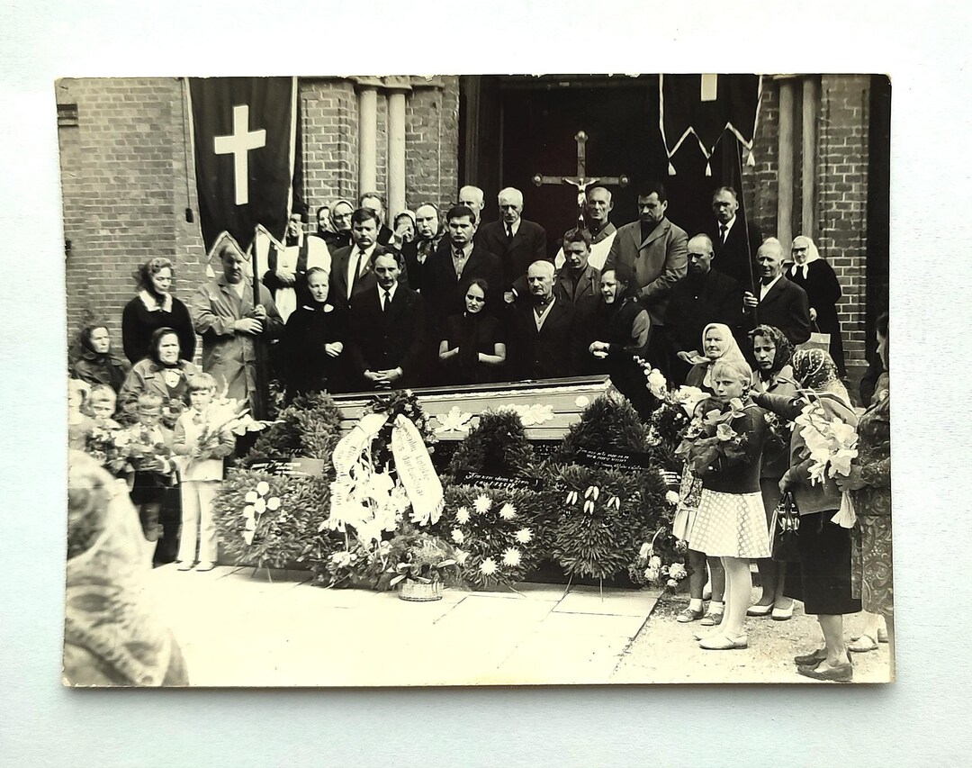 Funeral Ceremony Original Vintage Photography Old Cemetery Burial in ...
