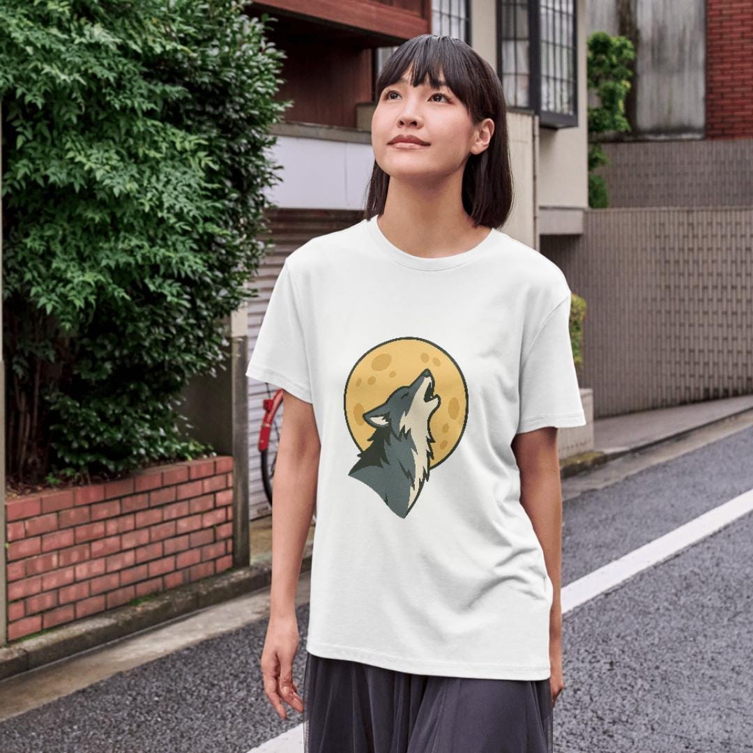 Howling Wolf T-shirt, Perfect for Animal Lovers, Outdoor Adventures ...