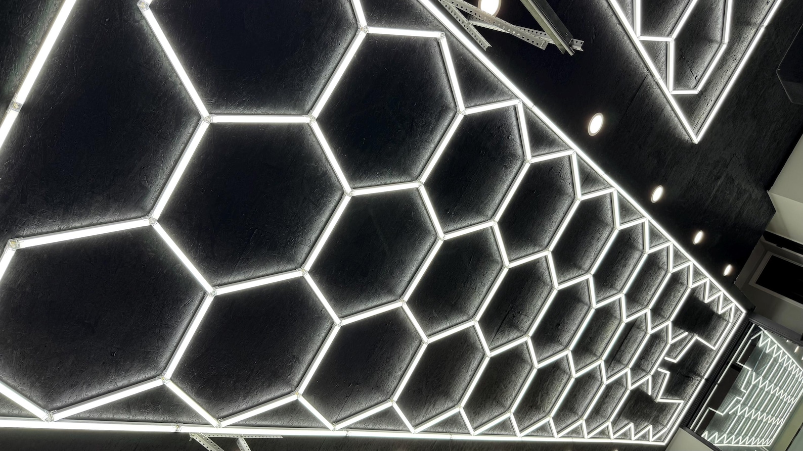 Hexagon LED Garage Lighting - Honeycomb Lights - 14 Grid Hexagons W ...