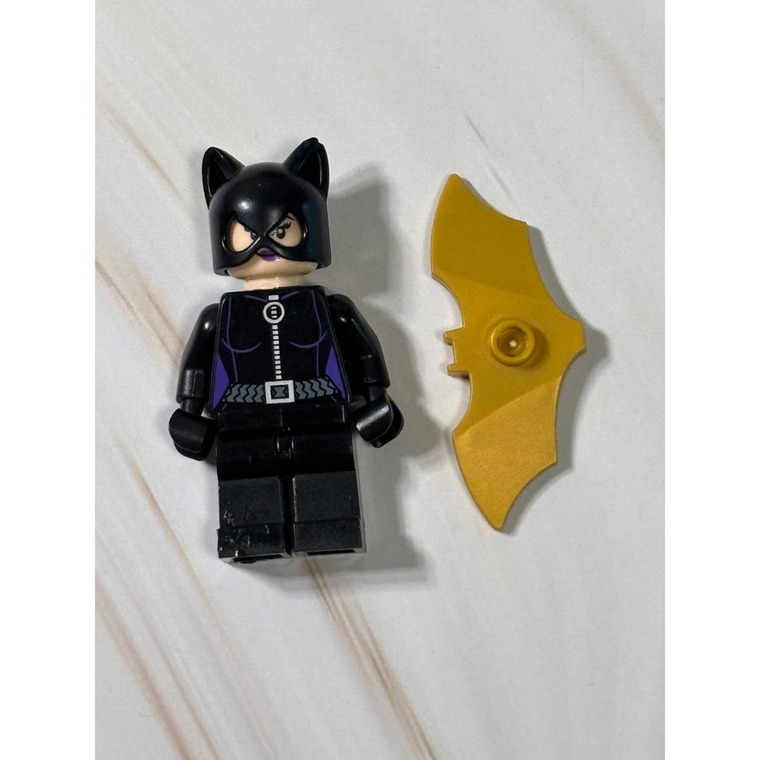 LEGO Super Heroes Catwoman Black Suit Dark Purple Trim Minifigure ...