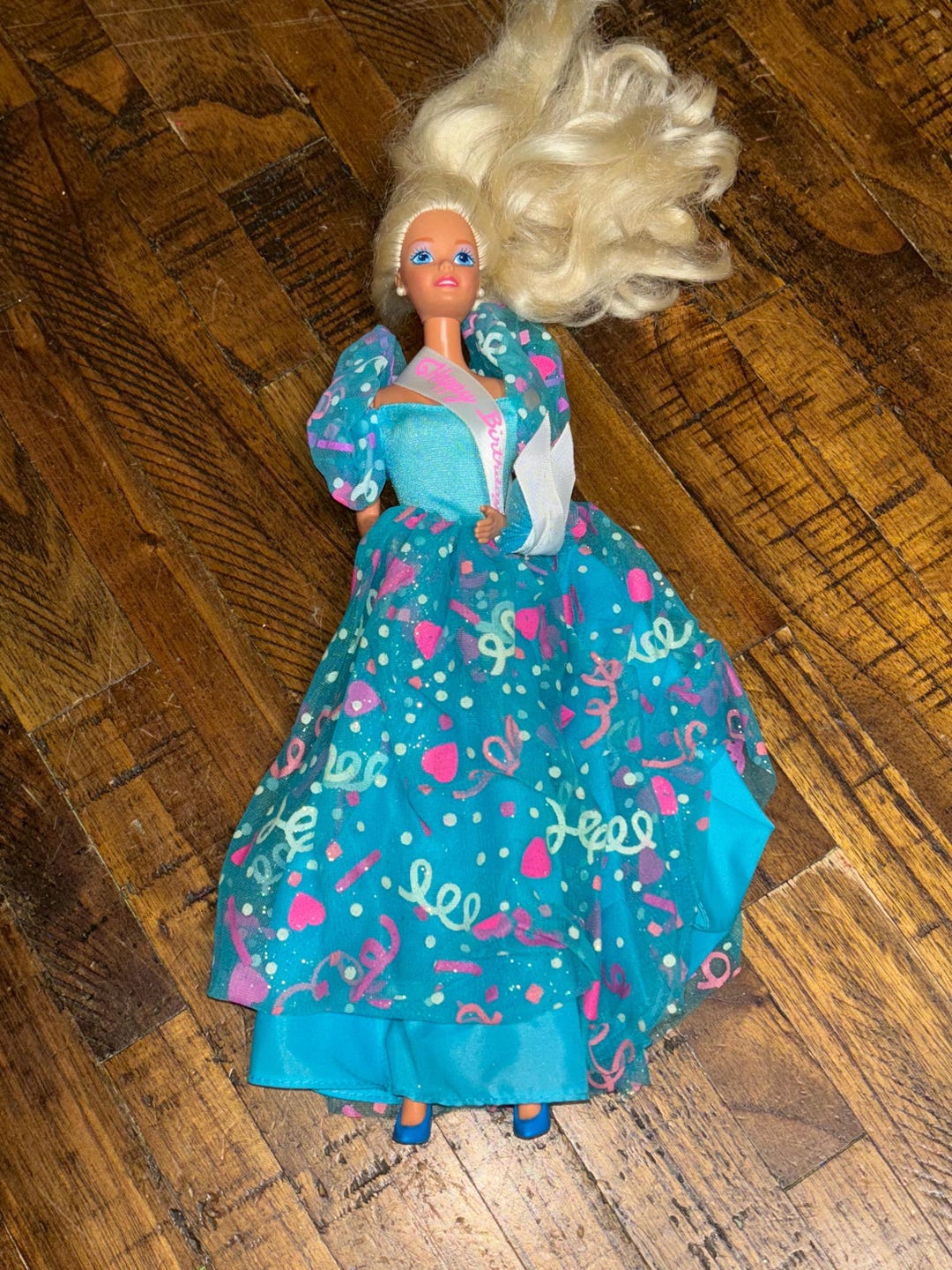 Mattel 1993 BIRTHDAY BARBIE She's the Prettiest Present of All! #11333 ...