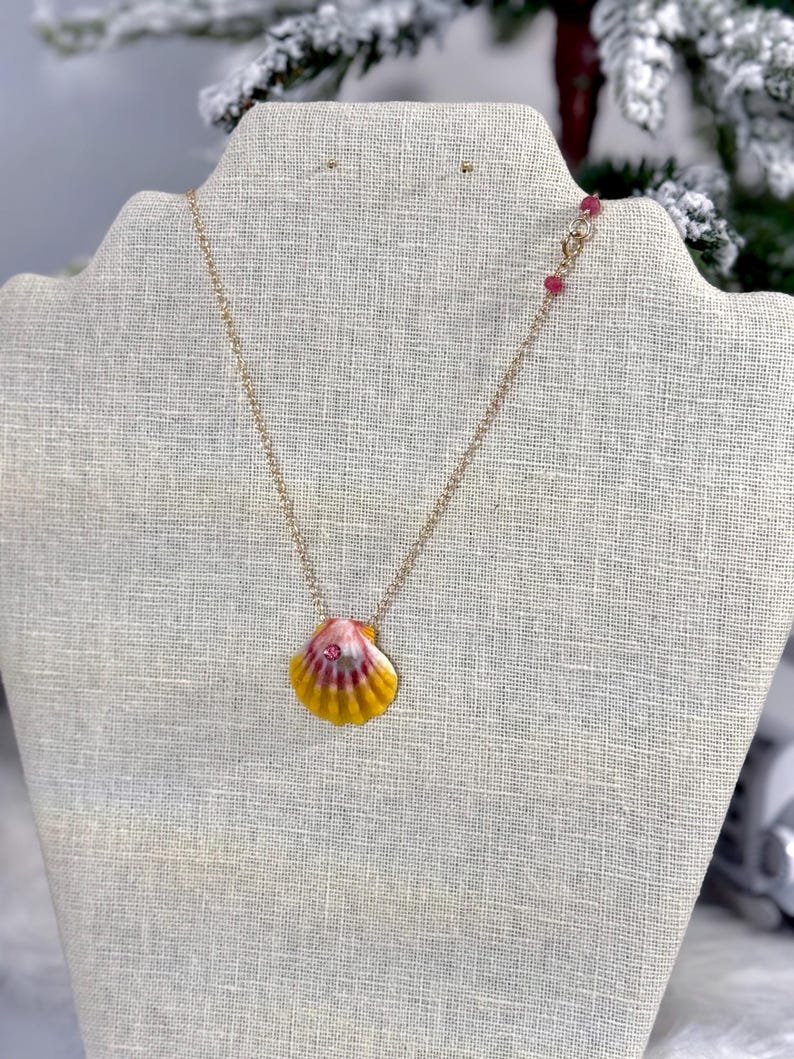 Hawaiian Sunrise Shell Necklace - Etsy
