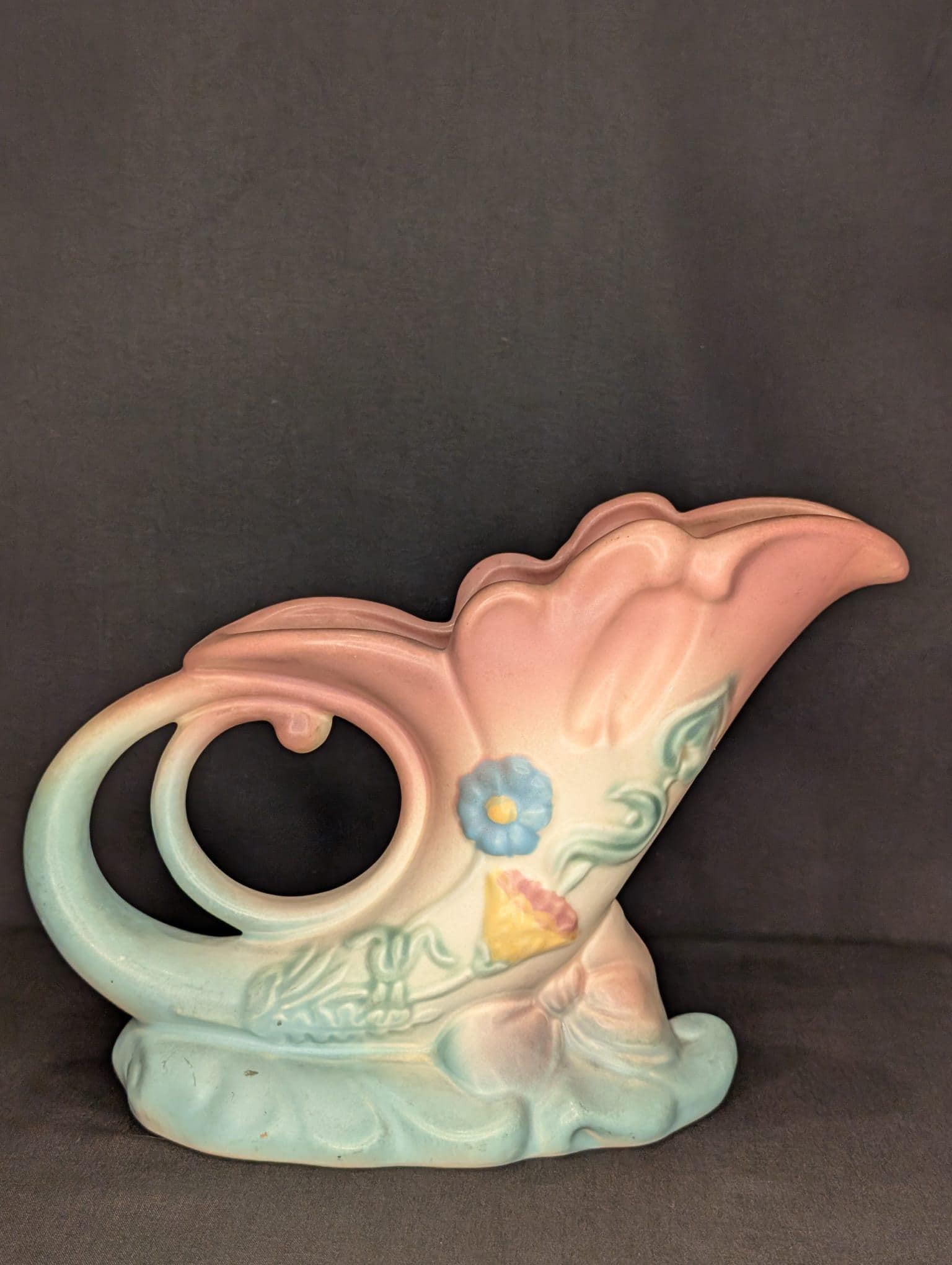 Vintage Hull Art USA Pastel Cornucopia Vase – 1940s Blossom Flite Style ...