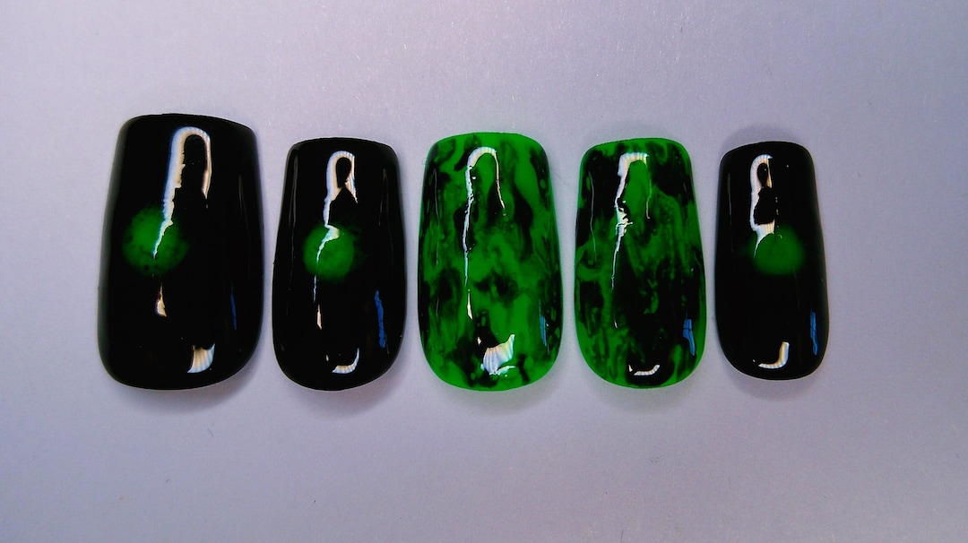 Spawn - Goth Reusable Press on Nails - Etsy