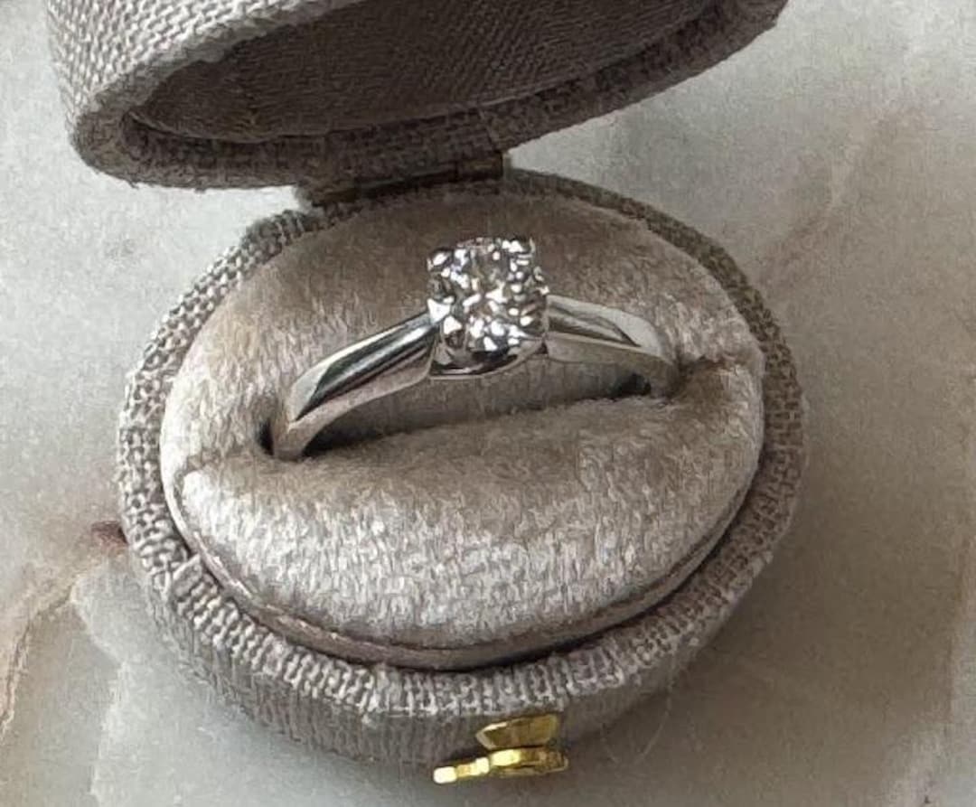 White Gold 18 Kt Round Brilliant Cut Diamond Ring - Etsy