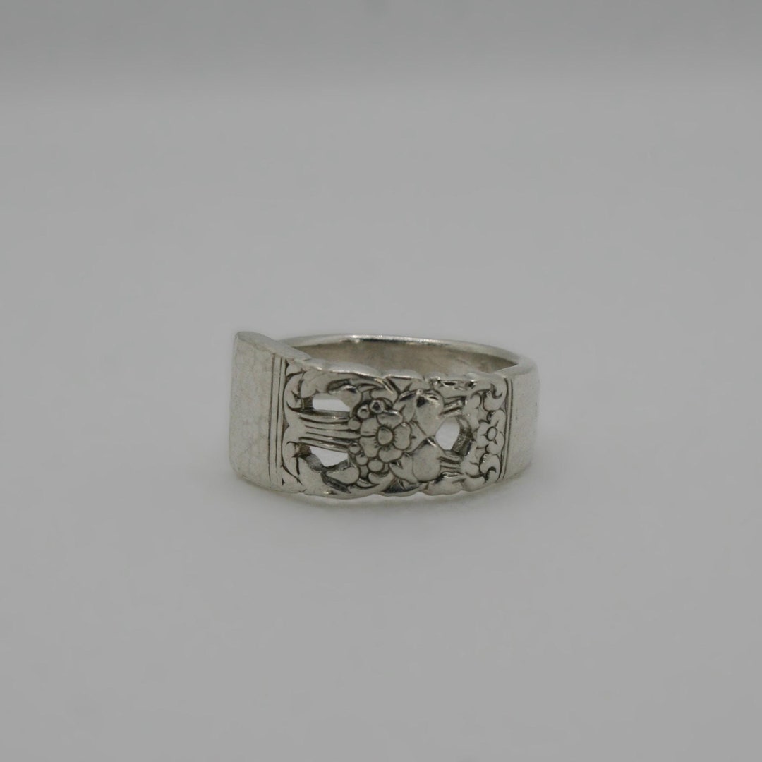 Carnation Ring - Etsy