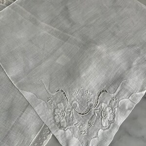 Four Vintage Linen Handkerchiefs With Appliqués, Embroidery and Lace ...