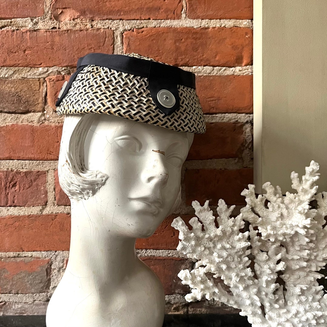 1950s SL Black and White Woven Cellophane Toque Hat With Buttons/22 ...