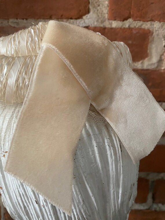 1950s Cream Fascinator with Velvet Bow - Gem