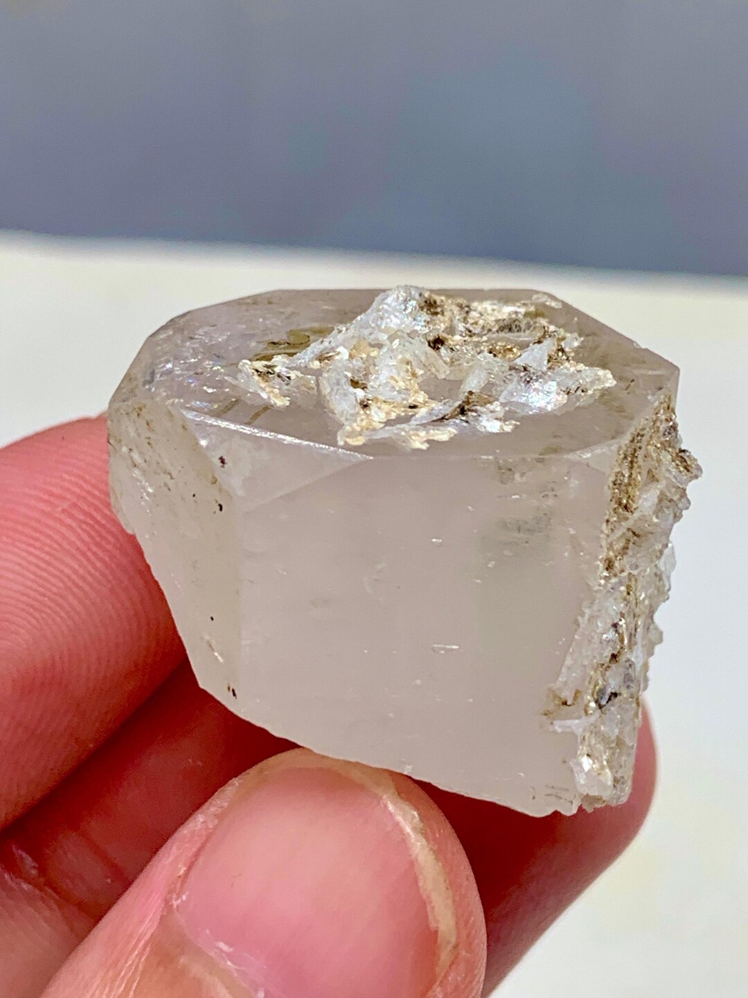 Natural Goshenite Beryl Crystal With Muscovite Inclusions – Terminated ...