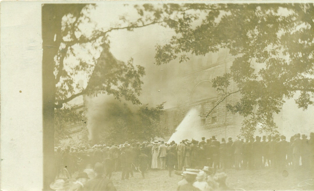 Big Fire Firefighters Hose Smoke Crowd Watching Building in Flames ...