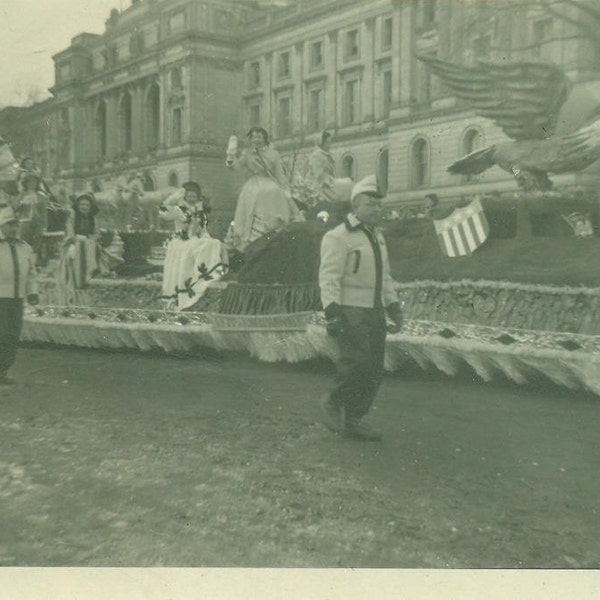 Parade Float - Etsy