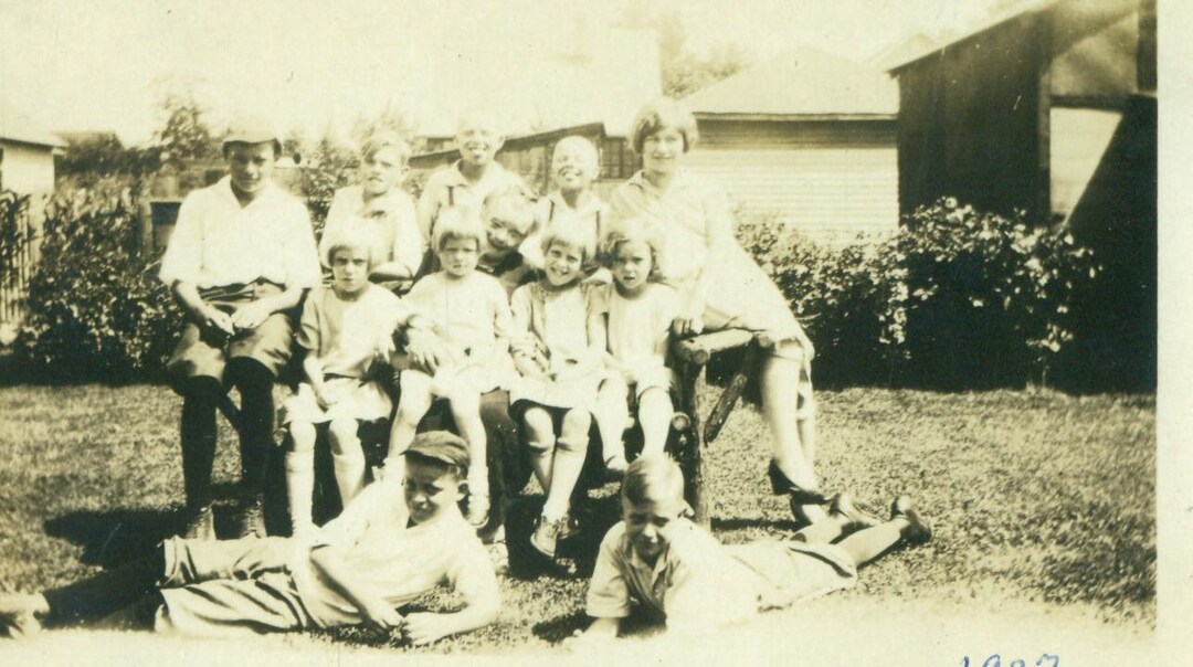 1927 Family Reunion Kids With Grandmother Boys Girls Sitting on Lap ...