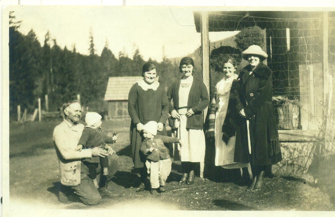 1920s Family Babies Flapper at Farm Grandparents Toddler 20s Vintage ...