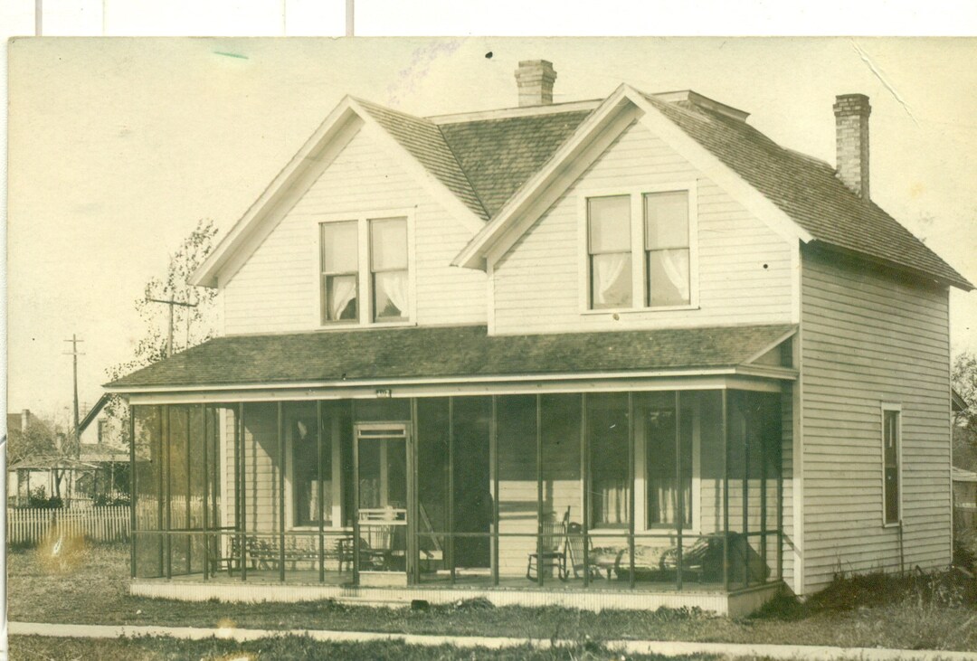 Big Midwestern House Screened in Porch Curtain Windows Midwest 1900s ...