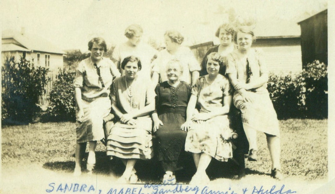 1927 Happy Women Family Reunion Kids Group Photo Grandmother Moms Aunts ...