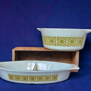 Pyrex Square Flower Verde Green 2 1/2 Qt and 1 1/2 Quart Divided Baking ...