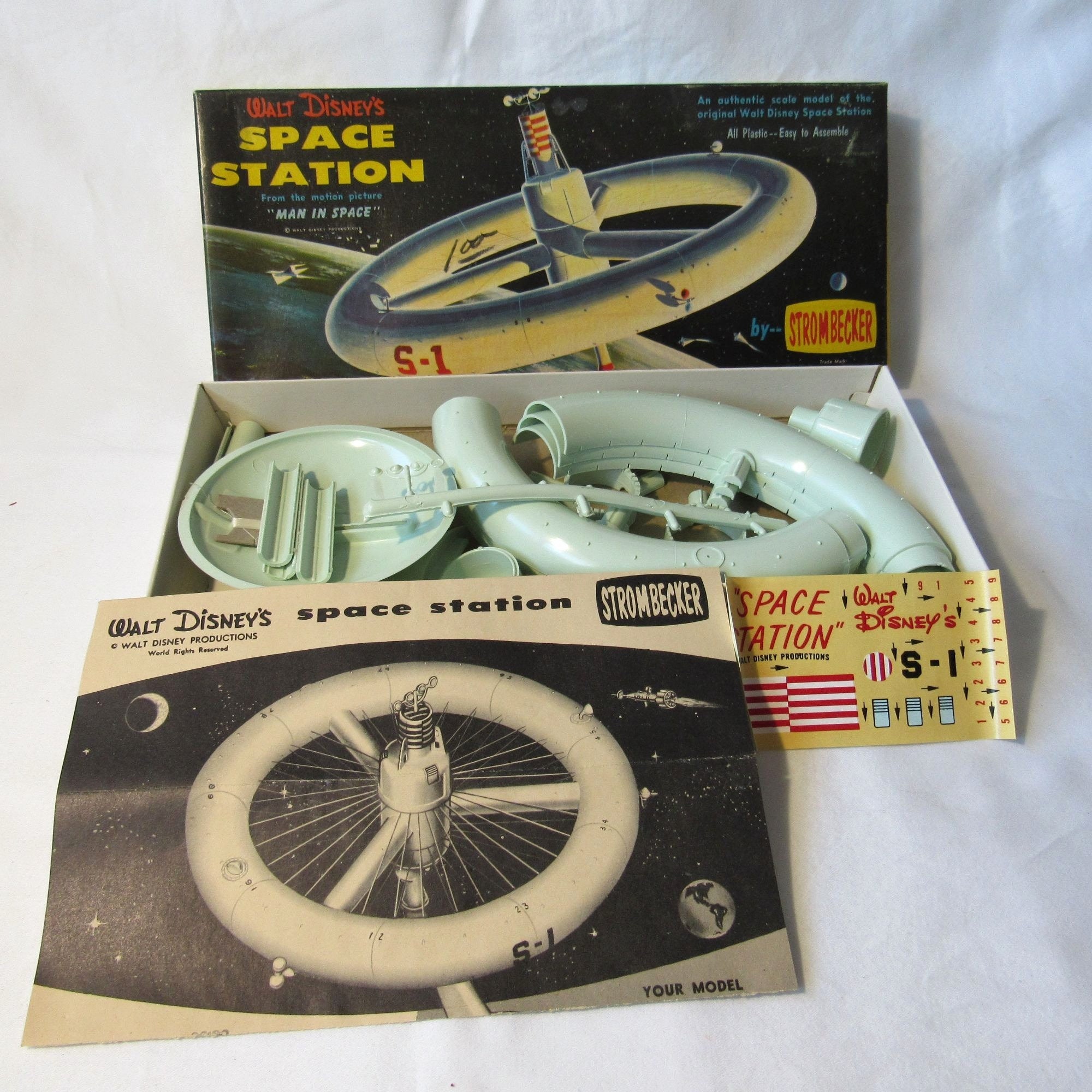 Vintage 1958 Walt Disneys Space Station Strombecker Model Kit D32 100 ...