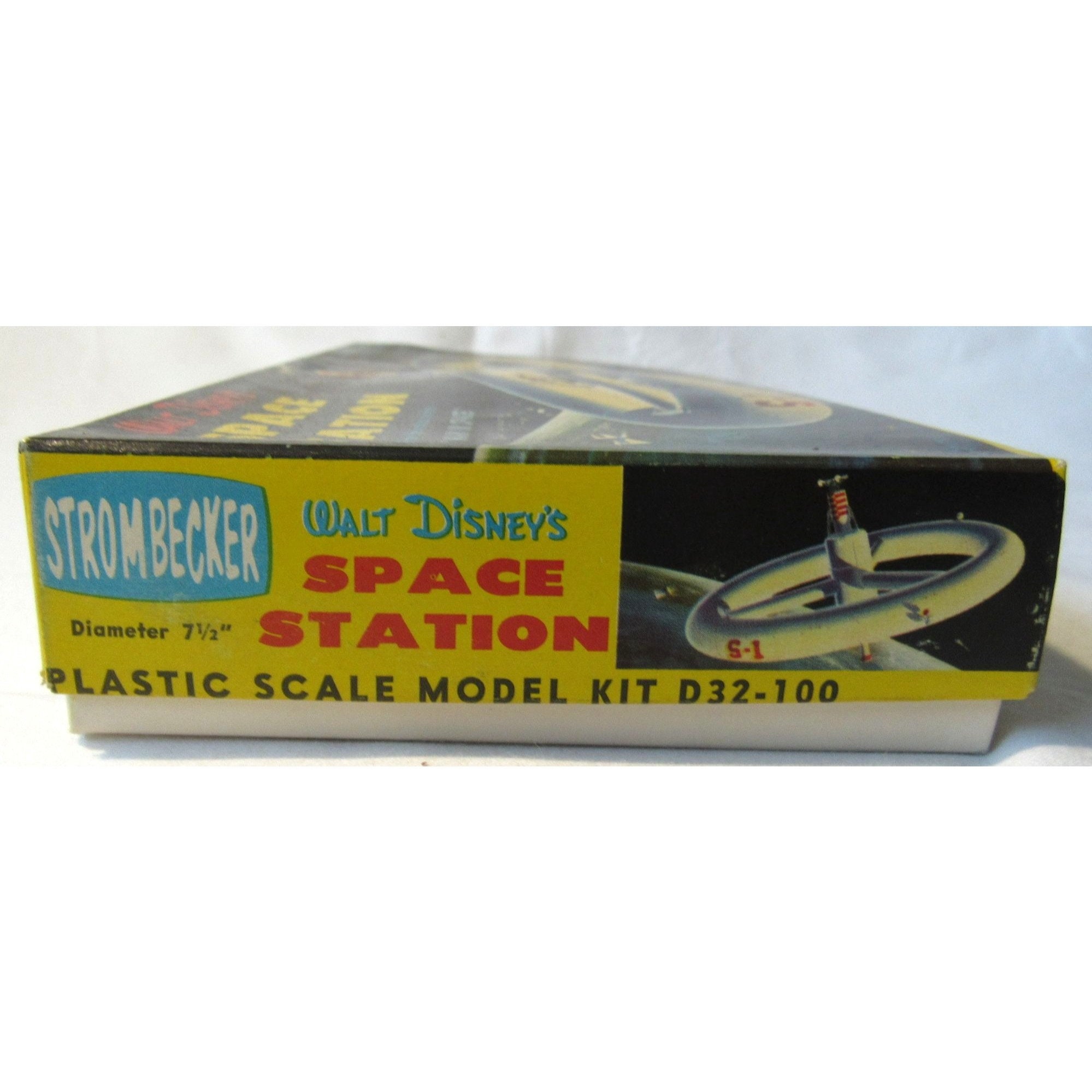 Vintage 1958 Walt Disneys Space Station Strombecker Model Kit D32 100 ...