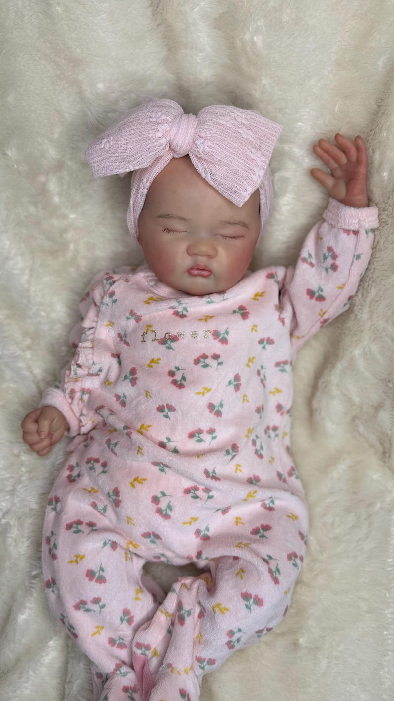 Reborn Baby Ashia 52 Cm | Vinyl Reborn Doll With Cloth Body | Boy or ...