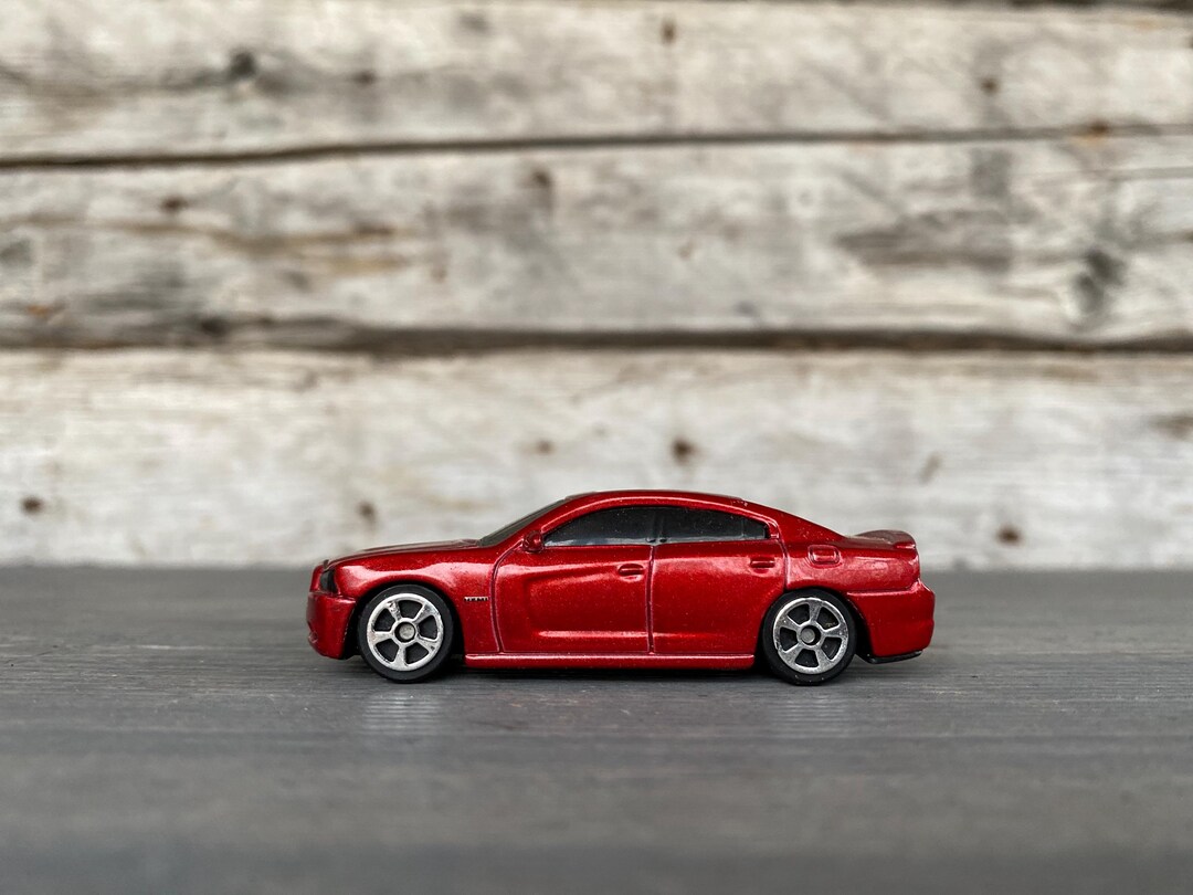 Dodge Challenger R/T Red Maisto Fresh Metal 100 Collection Die Cast 1: ...