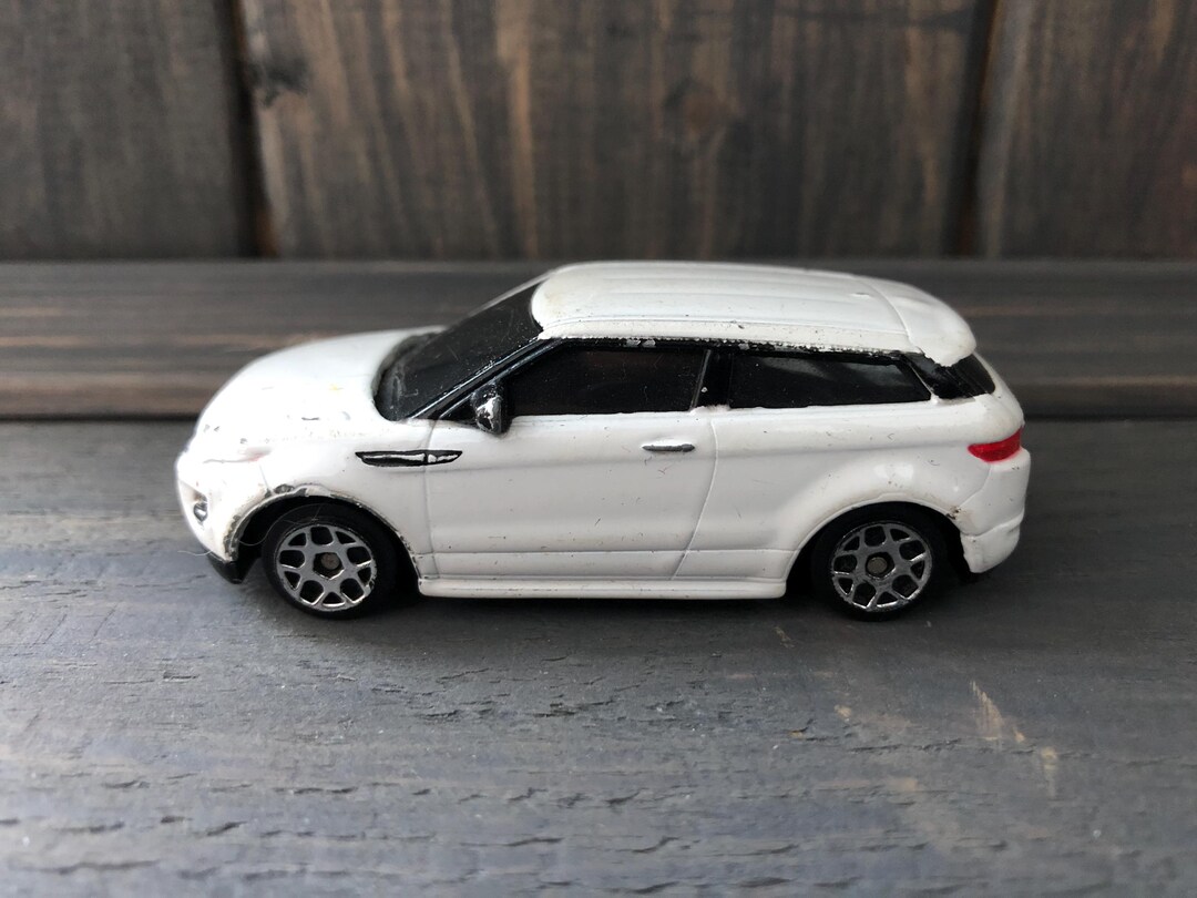 Range Rover Evoque White RMZ City Unifortune Die Cast Collectible 1:64 ...