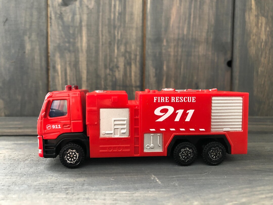 Volvo Fire Truck Firefighter Rescue Red MSZ City Die Cast 1:72 Car ...