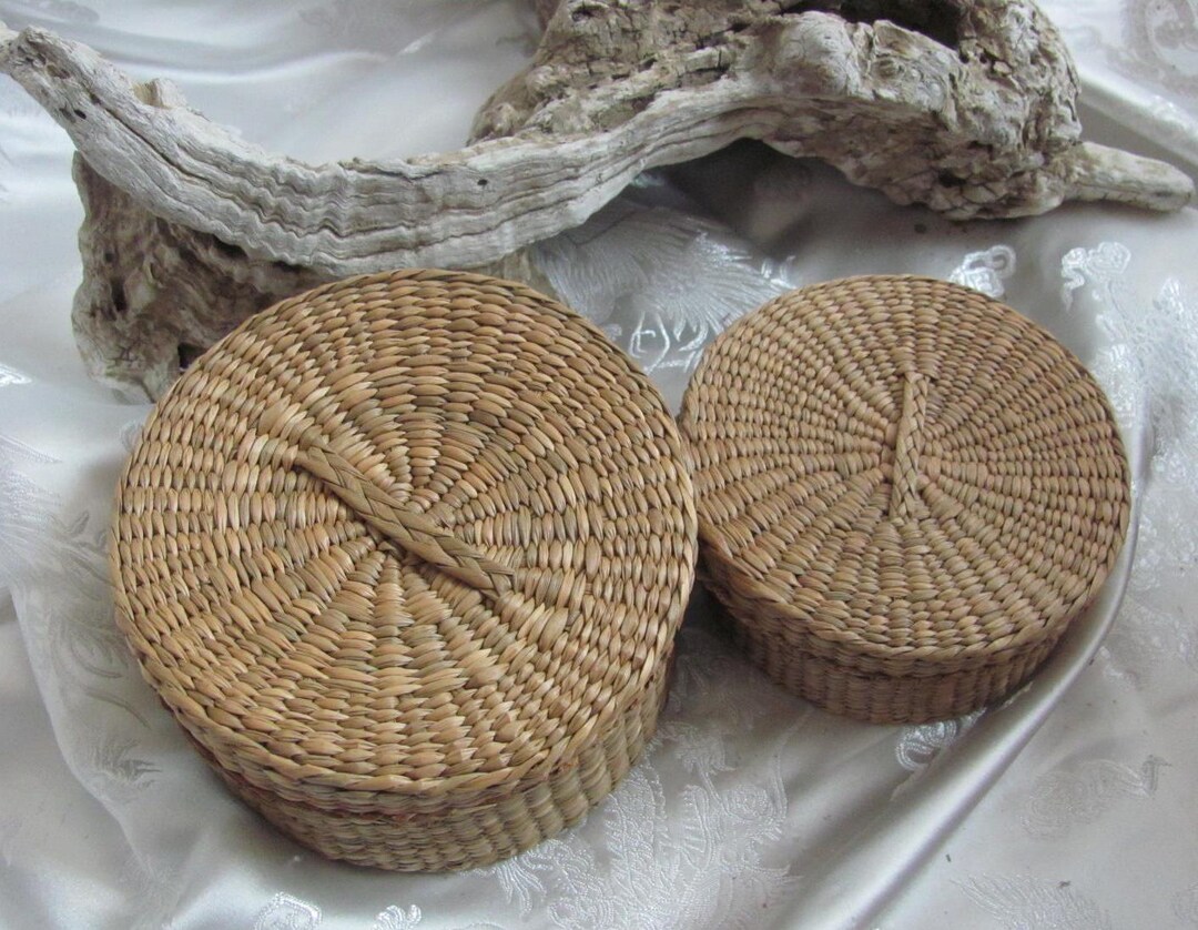 Set of 2 Round Woven Grass Nesting Baskets With Lids // Unused New Old ...