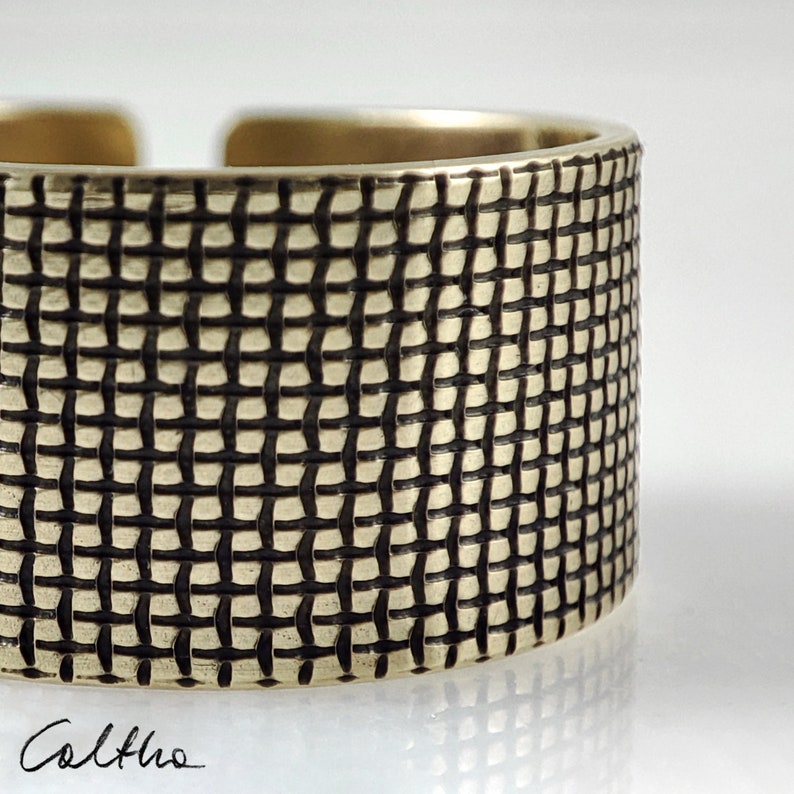 Canvas - Unisex Brass Ring, Adjustable Gold Colored Ring for Man and ...