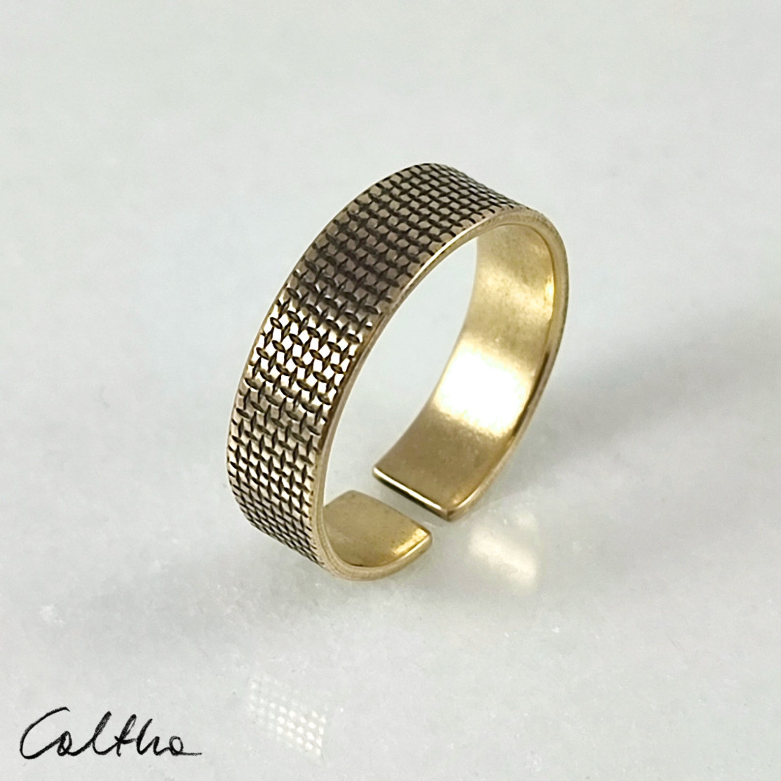 Canvas - Unisex Brass Ring, Adjustable Gold Colored Ring for Man and ...