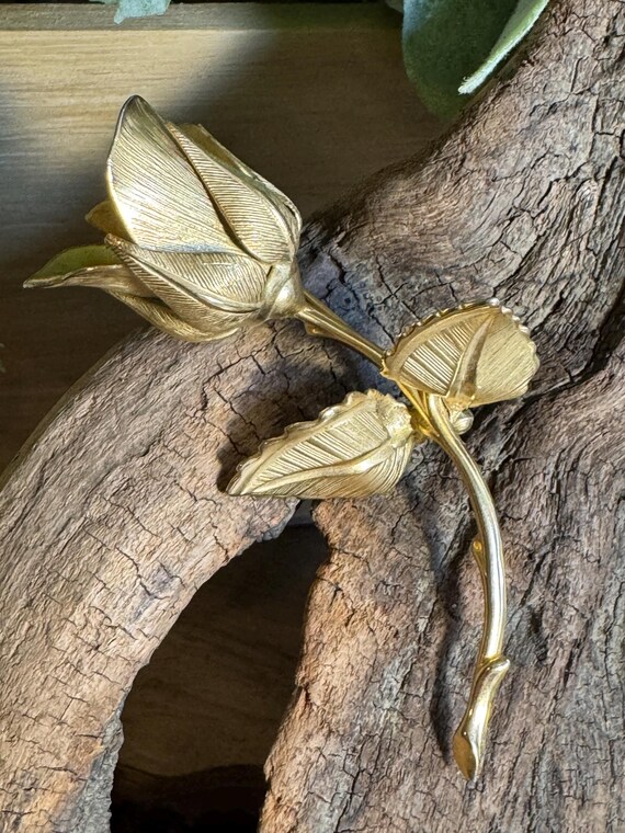 Vintage Giovanni signed golden flower brooch - Gem