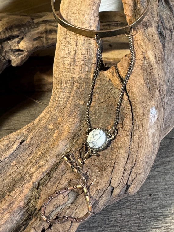Vintage bronze & Magnesite Hand Hand Chain - Gem
