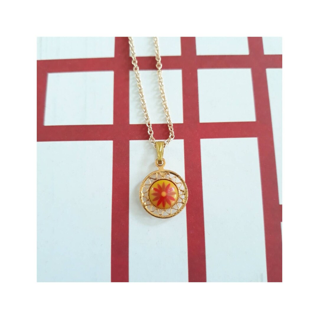 Sweet Sunflower Sundial Necklace! Vintage Goldtone Charm on a 14k ...