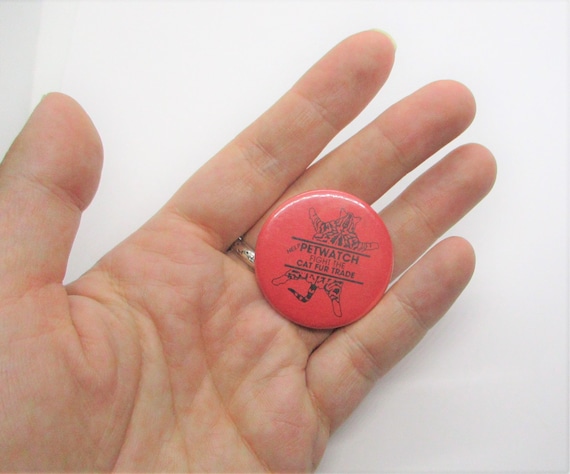 Eco pin badge: Very cool kitsch eco anti-fur vegan ac… - Gem