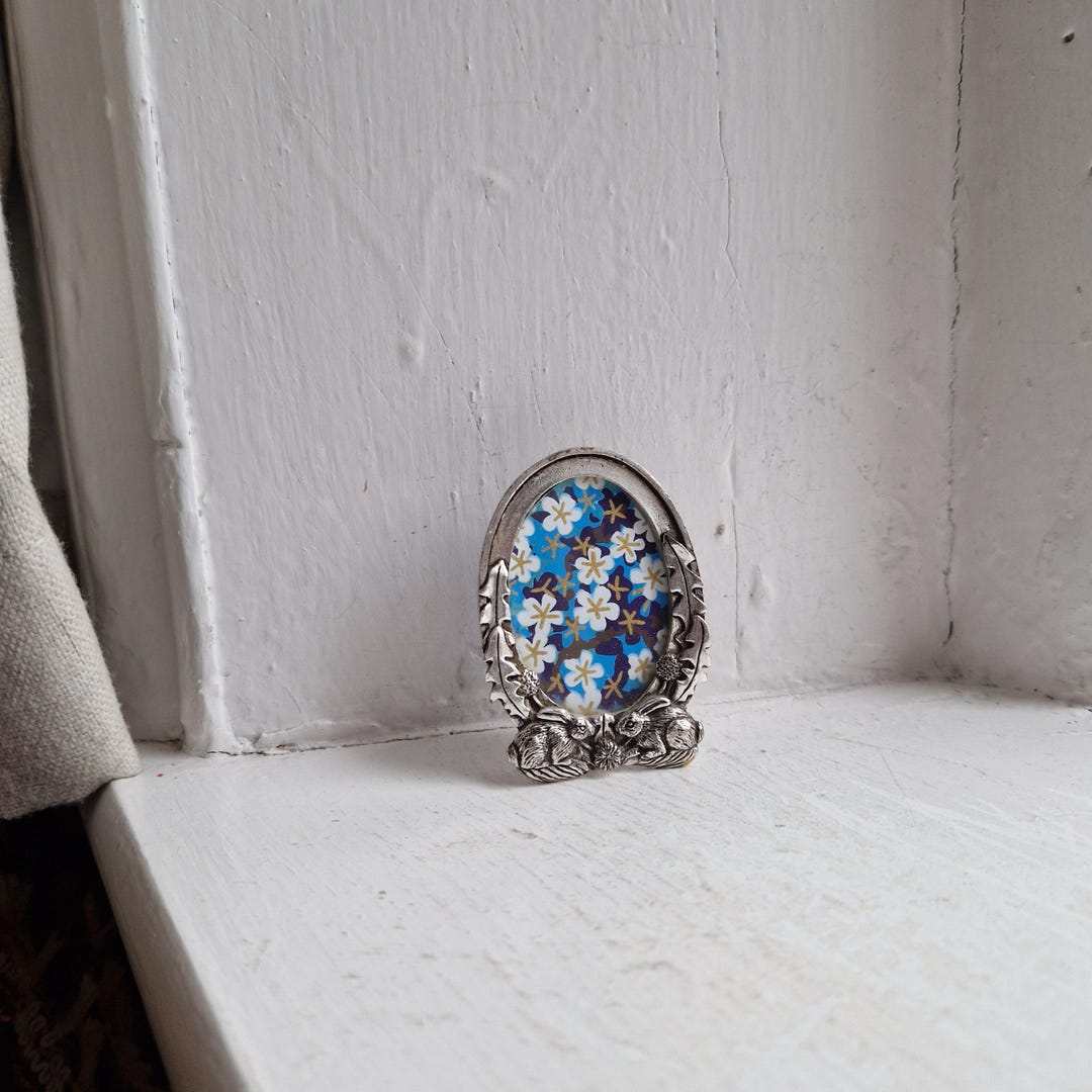 Silver Scenes Frame: Sweet Small Size Silver Scenes Oval Photo Frame ...