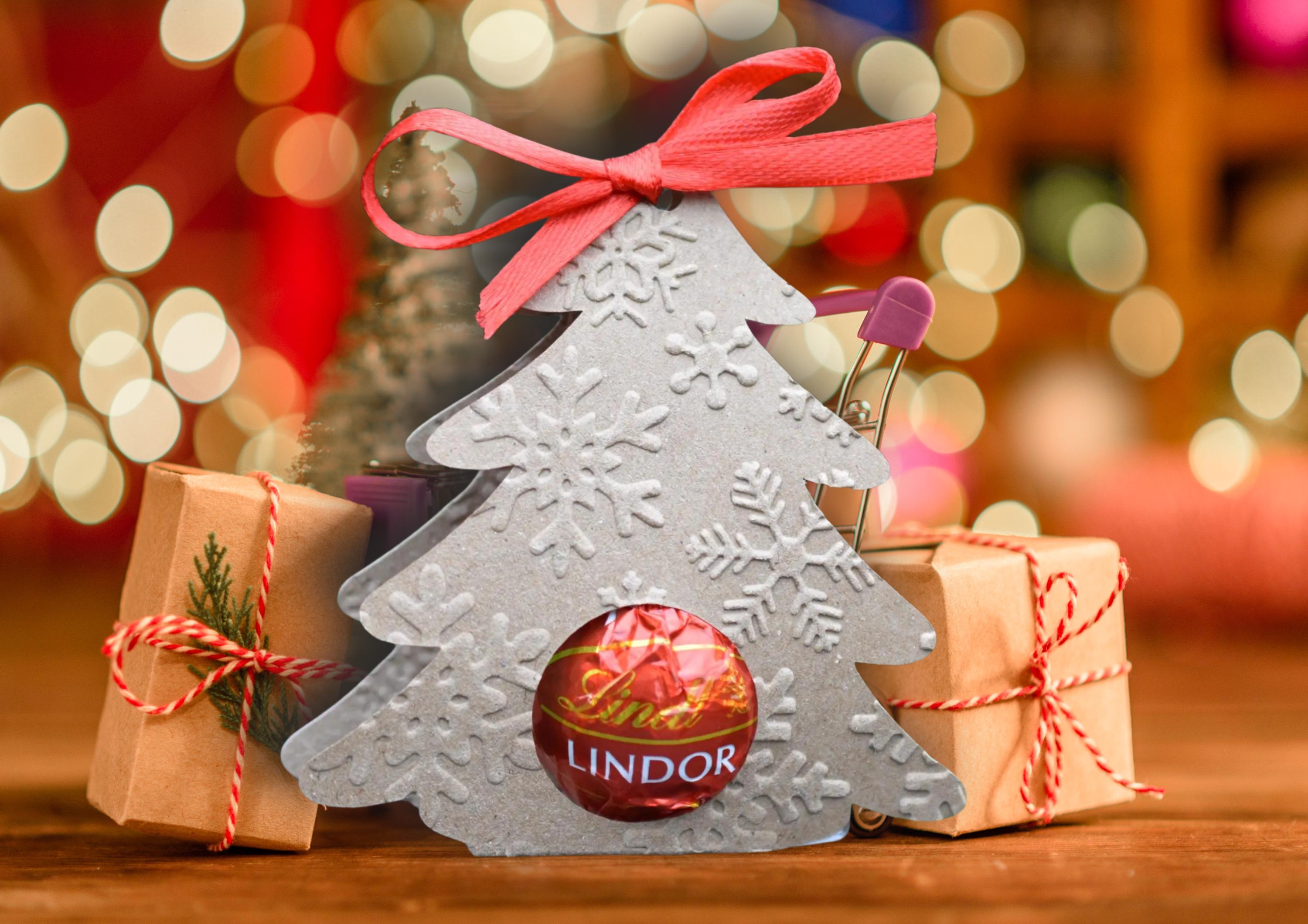 Natural Lindt Chocolate Christmas Tree Ornament Table Decoration ...