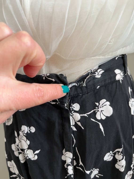 Vintage 1950s Lady Manhattan Black and White Floral P… - Gem